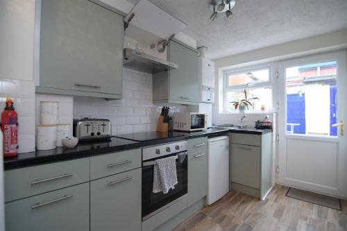 Free Parking 3-bedroom House Near York Town - York