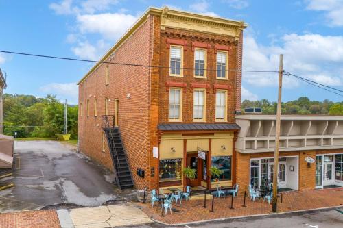 Moore On Main - Abingdon, VA