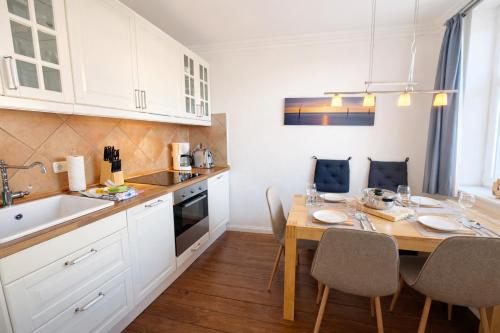Primeloft "Landhaus Am Hafen" - Ostsee & Hafenflair - Terrasse - Zentral & Modern - Bis 6 Pers - Og - Heiligenhafen