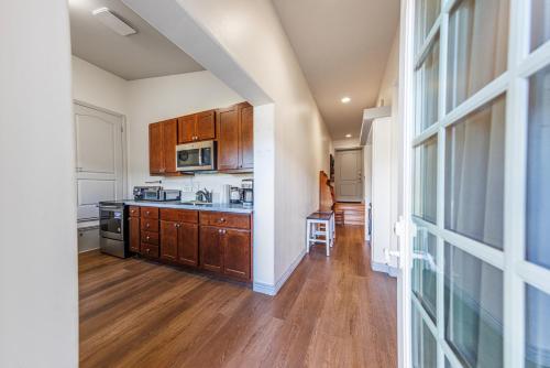 Welcoming & Spacious 2-bedroom Guest Suite In Torrance 20 Minutes From Lax - Redondo Beach, CA