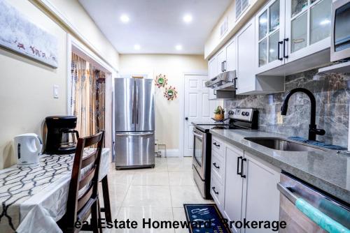 132 Chatham Ave - Mississauga
