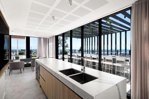 Luxe Apartment - Pool, Gym, Parking, Sky Rooftop - Newcastle