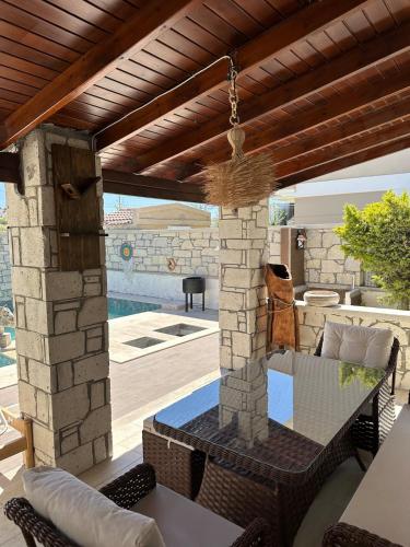 Detached House With Pool In Alacatı - Ilıca