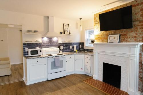 Big Blue - Stylish Studio In Downtown Lexington - Lexington, KY