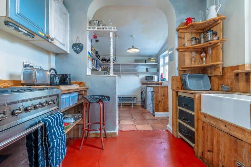 Colourful Victorian Cottage, Wood Burner, Garden - Bristol