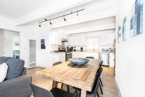 Updated 2br Cottage One House From Beach - Super Central By Beachview Rentals - Costa Mesa, CA