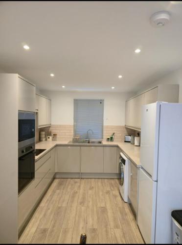 Modern Two-bedroom House - Free Parking - Oxford