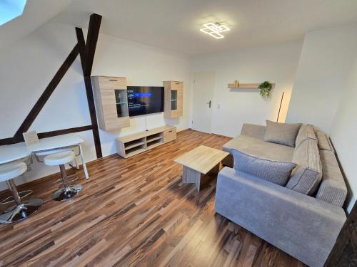 Boardinghouse Mit 10 Großen Apartments Mit Parkplatz Und Balkon - Chemnitz