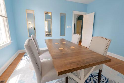 Charming 3br Home With 2 Parking Spot, Near Transit & Shopping, - Skokie, IL