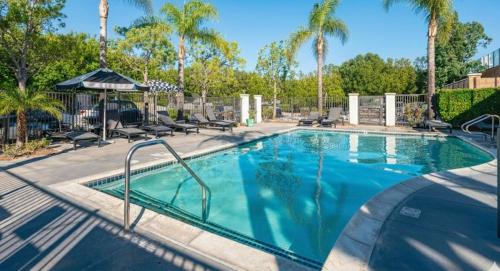 Charming 3br Apartment | Near Disney + Arcade - Placentia, CA