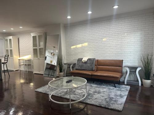 Charming 2-bedroom Stay In Uptown Dallas - 달랏