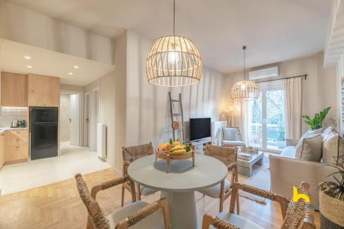 Sun-kissed Boho Haven With Whirlpool Bliss & Patio - Athens