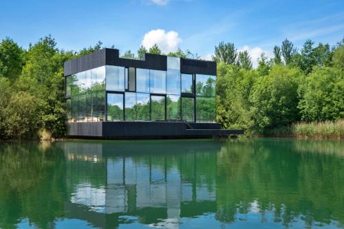 Finest Retreats - The Glass House At The Lakes By Yoo - Cotswolds