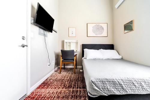 Cozy Micro Suite Unit 7 Sleeps 2 Minutes To Downtown - Tacoma, WA