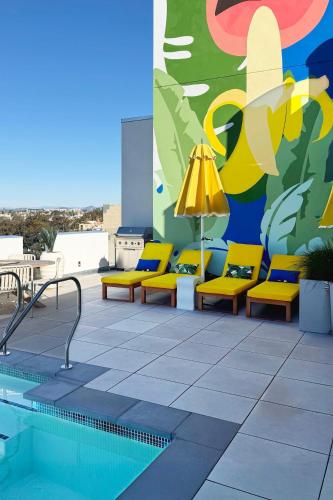 Luxury Designer Hillcrest Apartment With Pool & Gym - San Diego Airport (SAN)