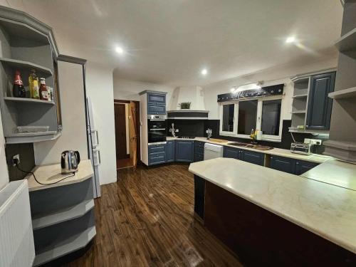 3-bedroom Bungalow With Parking, Garden, Wifi & Jacuzzi Bath - Pembrokeshire