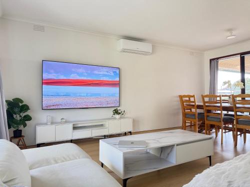 8 Bedroom Retreat - 2 Full Houses On Property - Frankston