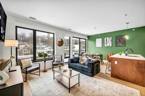 Cleveland Clinic W Kingbed Balcony Gym Parking Wd - Cleveland Heights, OH
