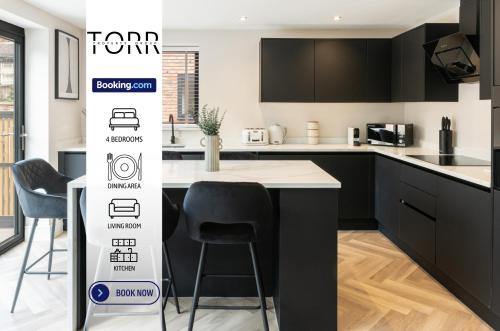 Luxury 4bdr House By Torr Property Group Contractors Accommodation With Free Gated Secure Parking & - Liverpool