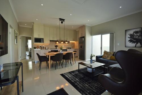Montbleu 3 Bed 3 Bath House In Residential Security Estate - Stellenbosch