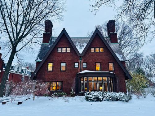 Luxurious Mansion For Large Groups - Shaker Heights, OH
