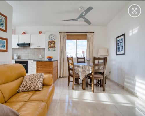 Newly Renovated Light House Beach 8 Min - Kato Paphos