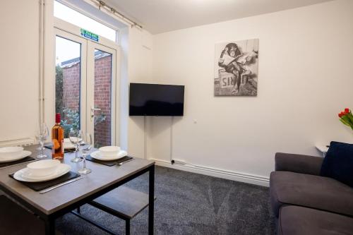 Hereford - Raven House - 4 Bedroom House Located West Of City, Sleeps 7 - Perfect For Contractors Or - Hereford