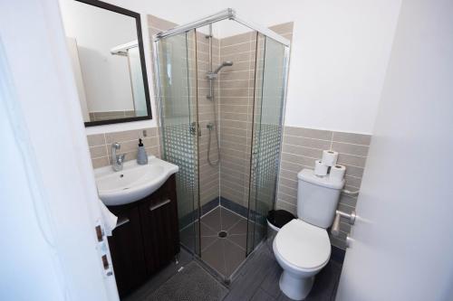 Hayarkon Seaside - - 1 Bedroom & Balcony By Vacay - Telavive
