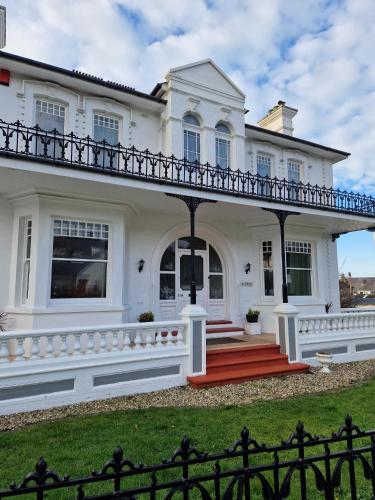 Hazeldene Guest House - Aberaeron