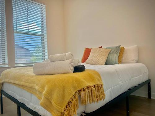 Modern & Cozy Work-friendly Getaway With Pool & Gym - Fairview Park, Sherman