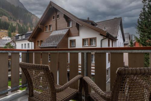 Andermatt Dorf, Gratis Parken, Stilvoll, Bergemomente - Andermatt