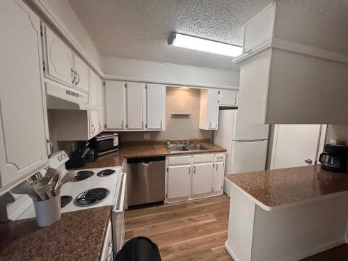 Peaceful 2-bedroom Townhouse Close To Fort Sill - Elgin, OK