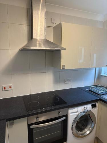 Exquisite King-sized Bedroom - Free Parking - Dartford