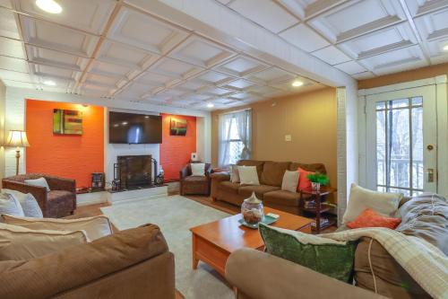 Mtn-view Balcony! All-season Apt Near Jim Thorpe - Jim Thorpe, PA