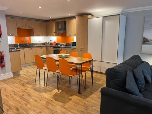 Bay-view 2 Bedroom Seafront Apartment I Parking - Herne Bay
