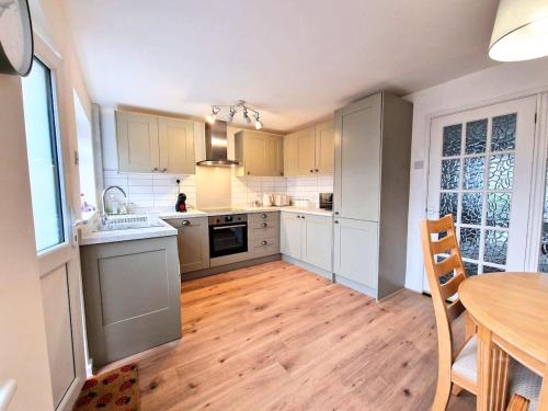 Central Modern Home With Parking - Nantwich