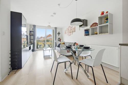 Steps From Train Station - Modern 2-bedroom With Balcony & Cambridge Amenities, Family Friendly - The Fitzwilliam Museum