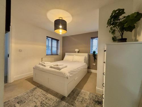 Bracknell Stylish 2 Bedroom Top Floor Apartment - Wokingham