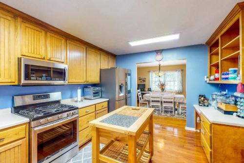 Danielsville Home On Sprawling Acreage W/ Views! - Victoria Bryant State Park, Royston