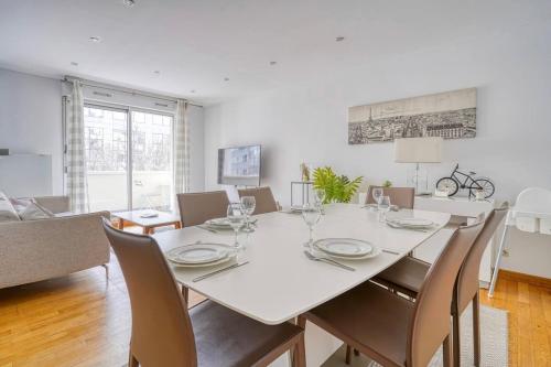 Spacious Apartment Near Bercy 2 Shopping Center With Balcony And Free Parking - Bercy Village