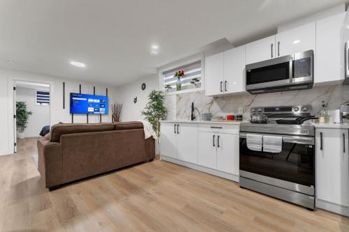 2-bedroom Suite Close To Amenities And Airport With On Pad Parking - Leduc