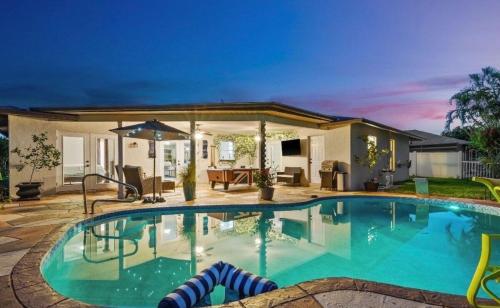 Sunshine House On The Canal - Fort Myers, FL