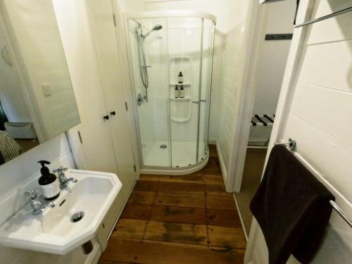 Pinegrove Cottage - Greytown Getaway - Greytown