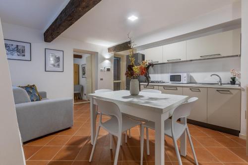 Guesthost - Charming Apartment Ferrara Int - 3 - 페라라