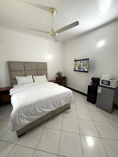 Dana's Room - Dar es Salaam