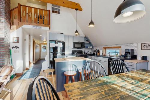 Mullen Chalet - Greenwood, ME
