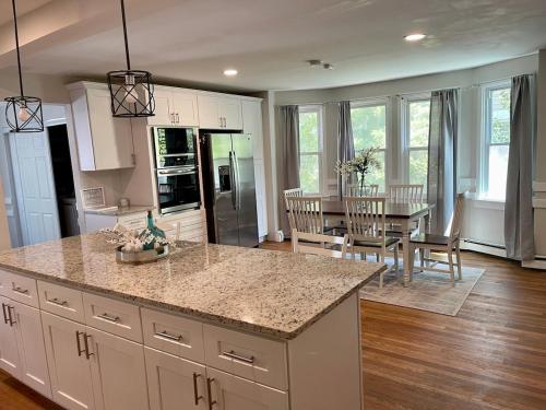 4br Beach House With 3 Full Baths And Sleeps 10 With Free Private Parking - Atlantic City, NJ