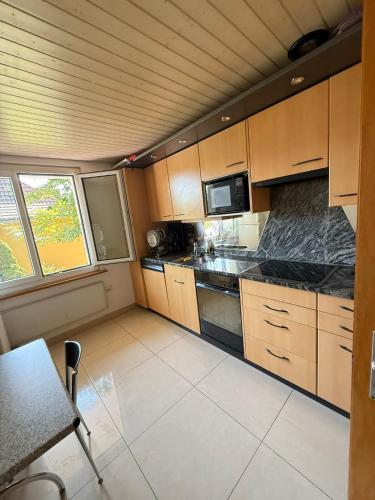Large Room, Shared Kitchen And Bath, Near Station - Berna