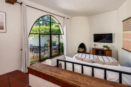 Cozy New - Casa Blanca Suite B1 - Montecito, CA