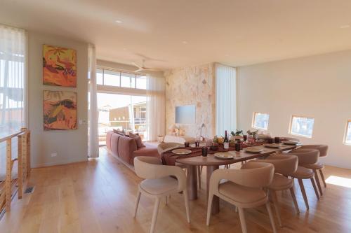Sanbis Villa Number 19 South Shores With Pool & Beach Access - Normanville